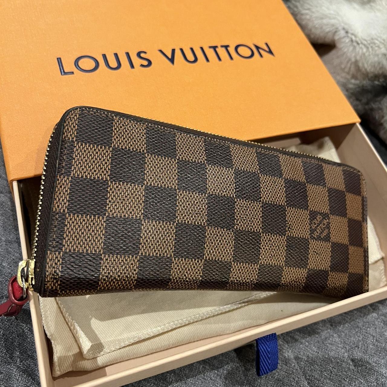 Louis Vuitton Women's Wallet-purses | Depop
