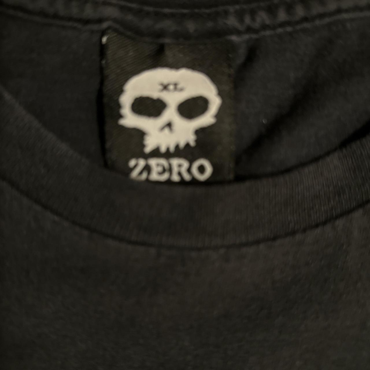 2000s Zero black and red skull tshirt Size: XL - Depop