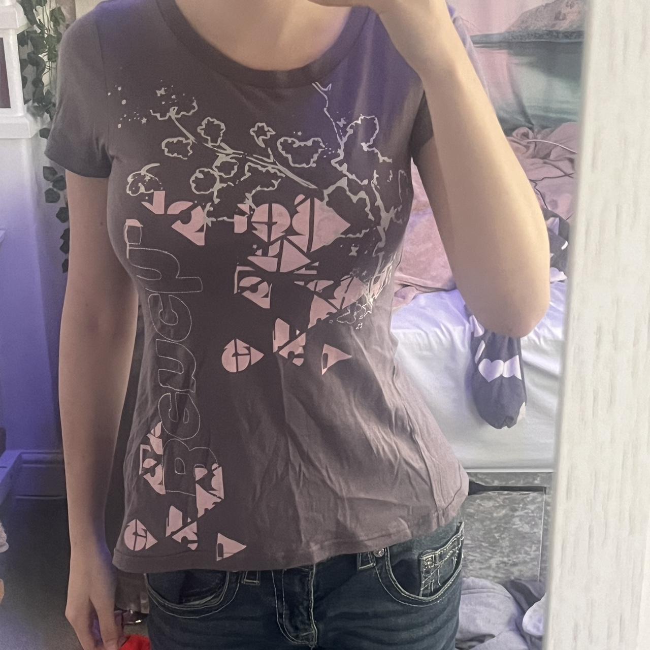 Cute vintage bench graphic tee with open back... - Depop