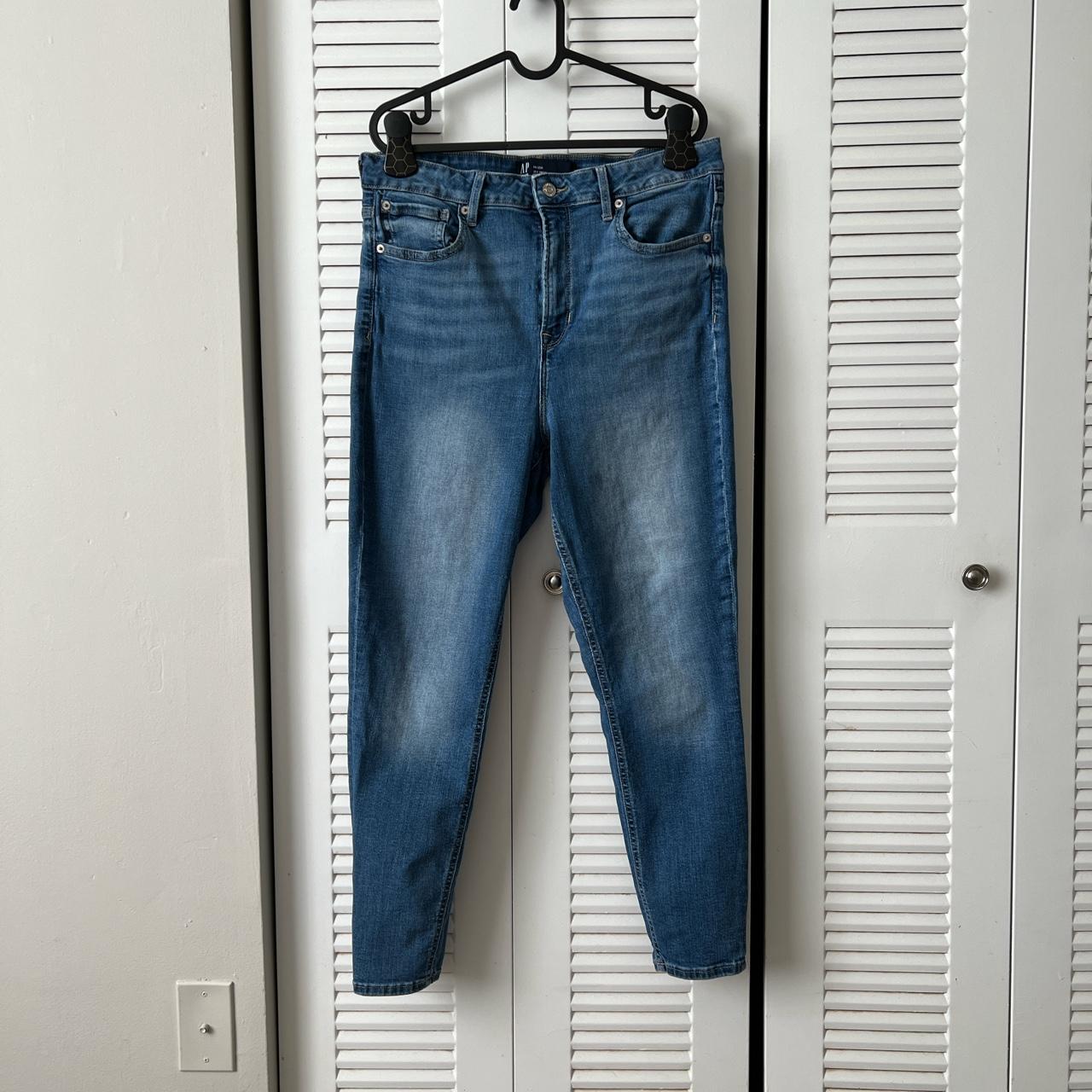 Sky high universal leggings - Depop