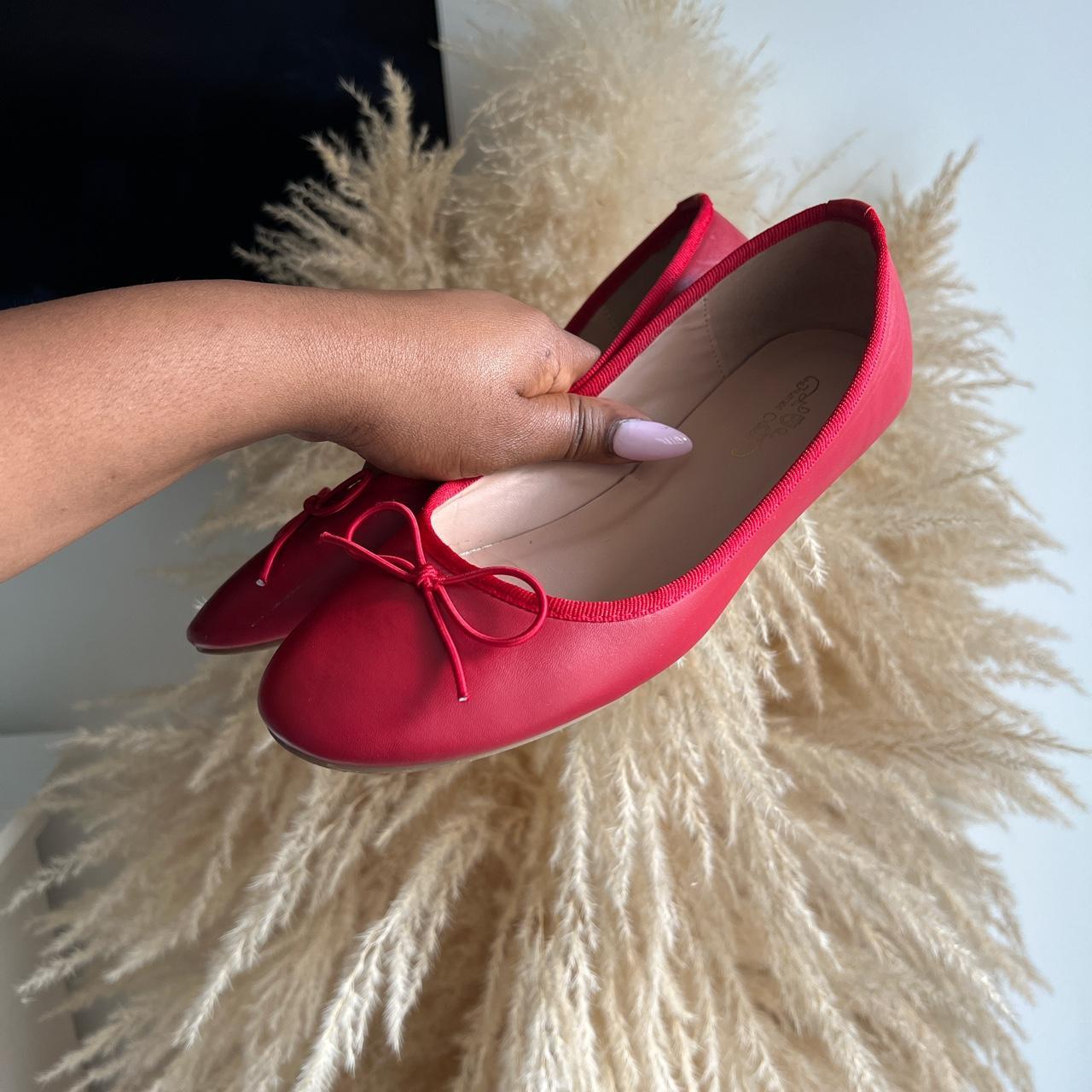 Red ballet flat 🥿 has a bow detail in great condition - Depop