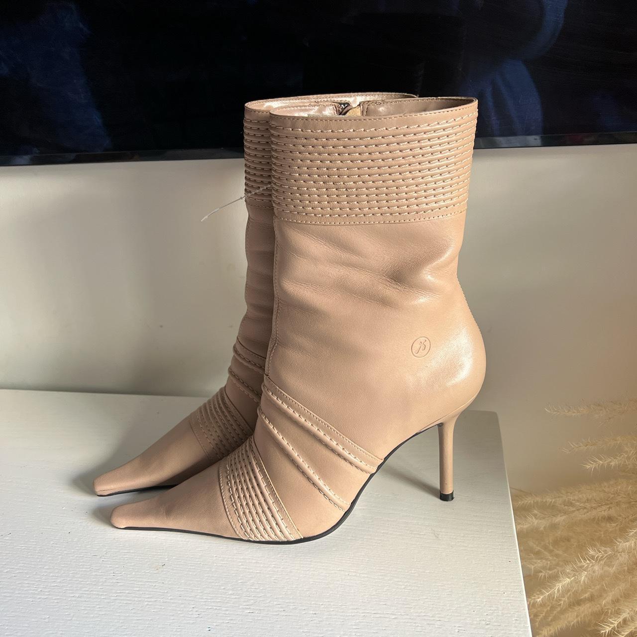 Super pointy mid rise leather vintage Bronx boot.... - Depop