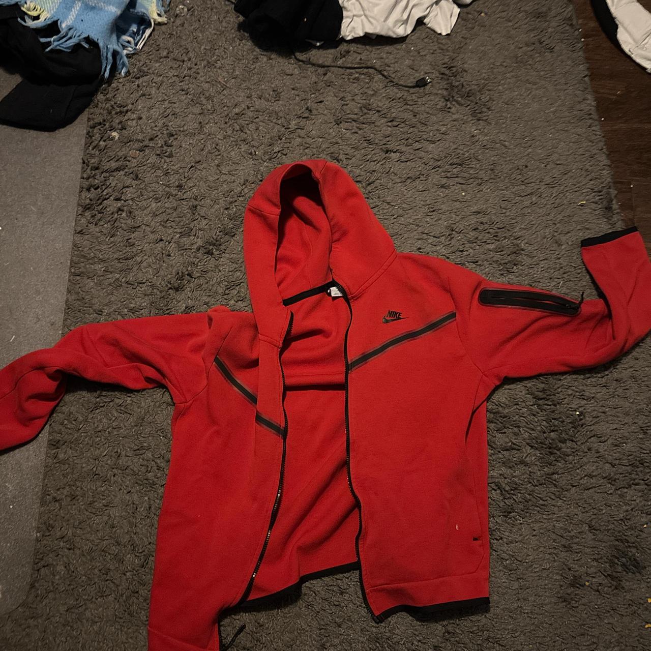 Red Nike tech Large - Depop