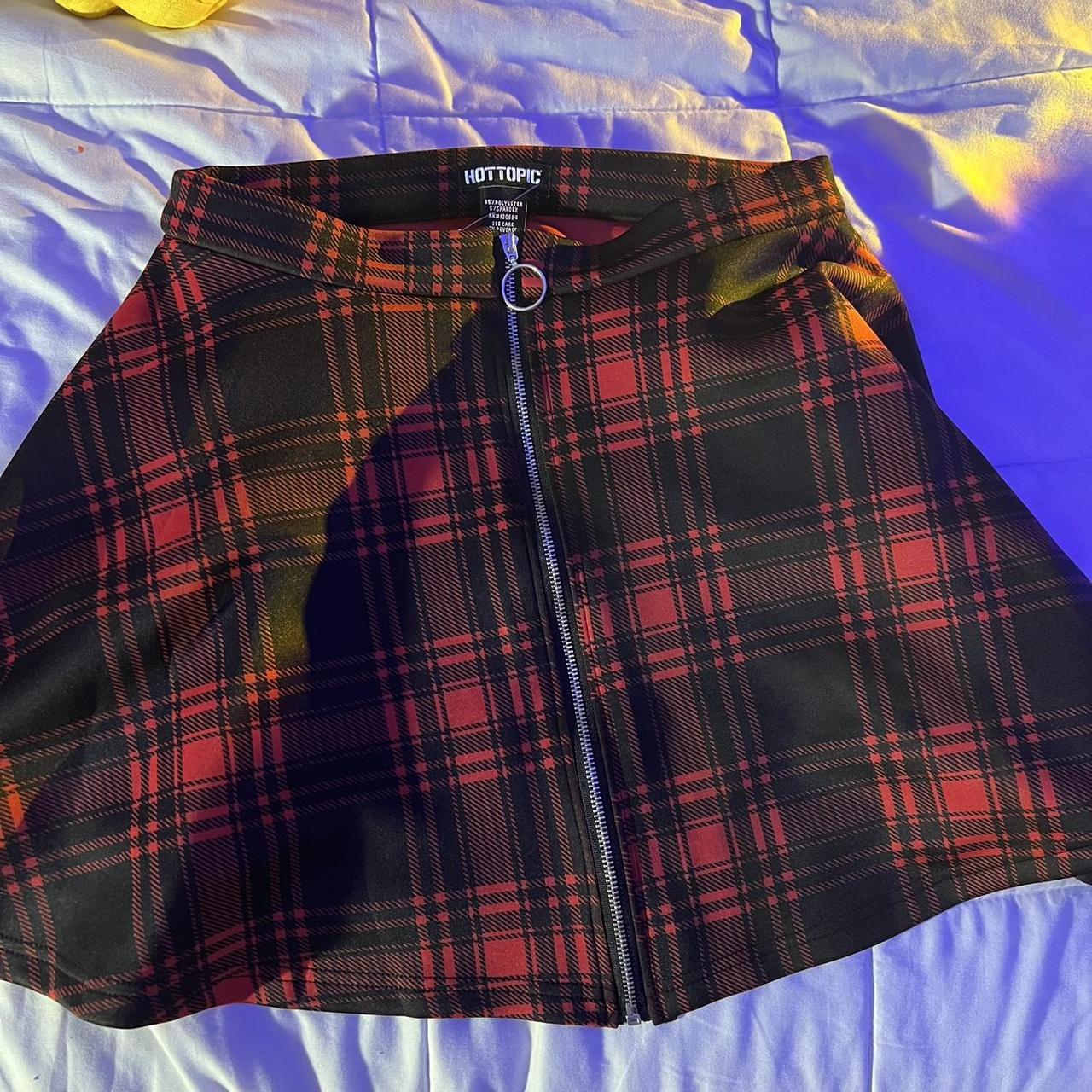 Hot Topic Women's Red and Black Skirt | Depop