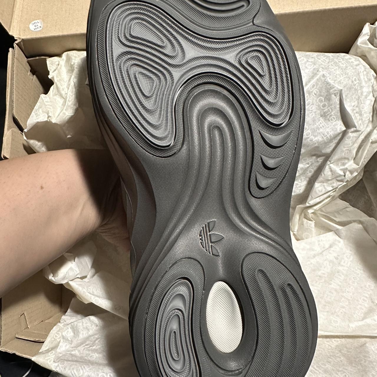 Adifoam Q Men’s size 7 Light grey - Depop