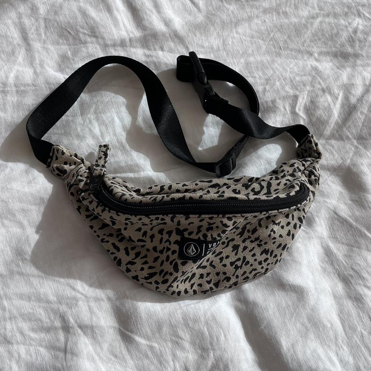 Volcom Fanny pack - Depop