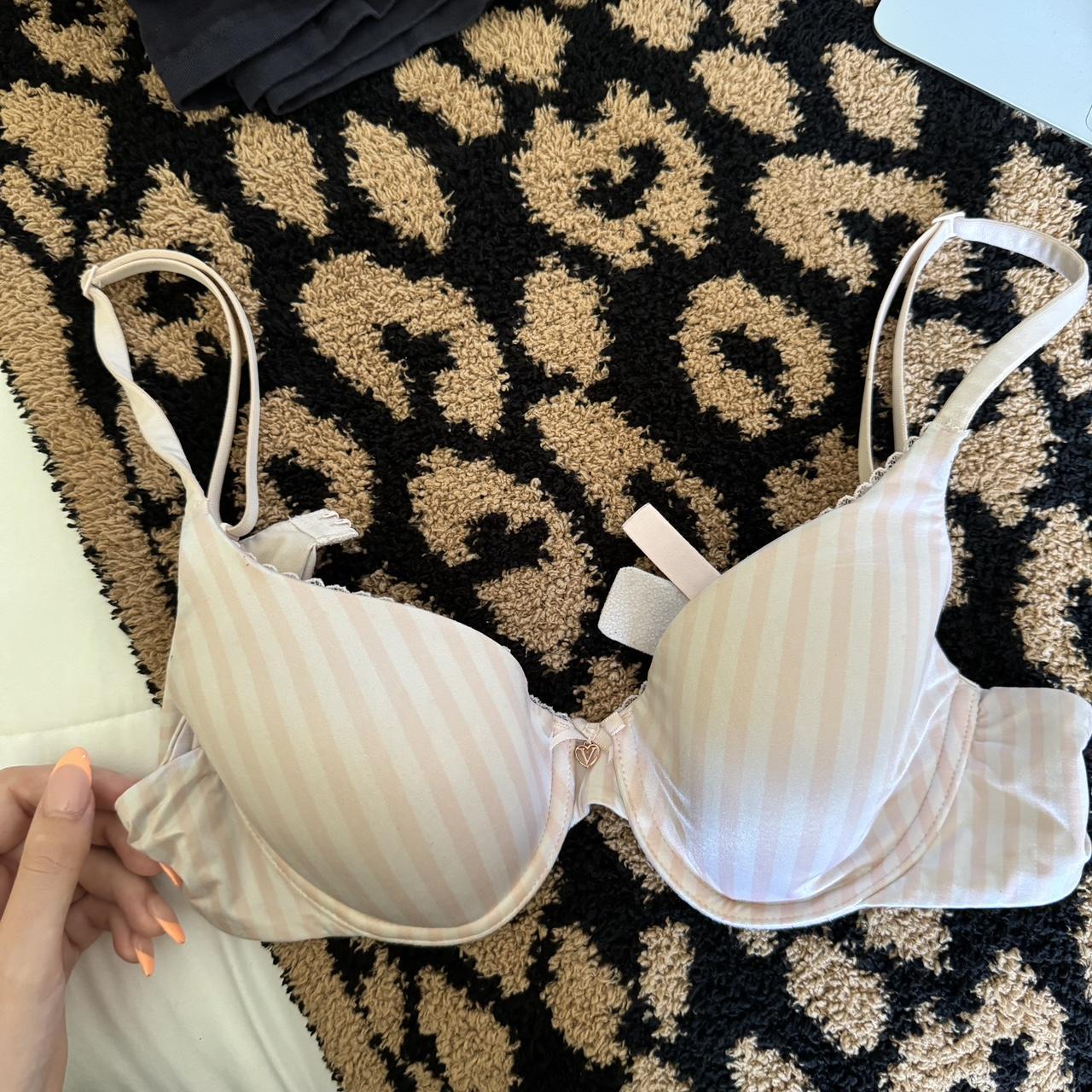 #victoriasecret lightly lined bra. It’s good for a... - Depop