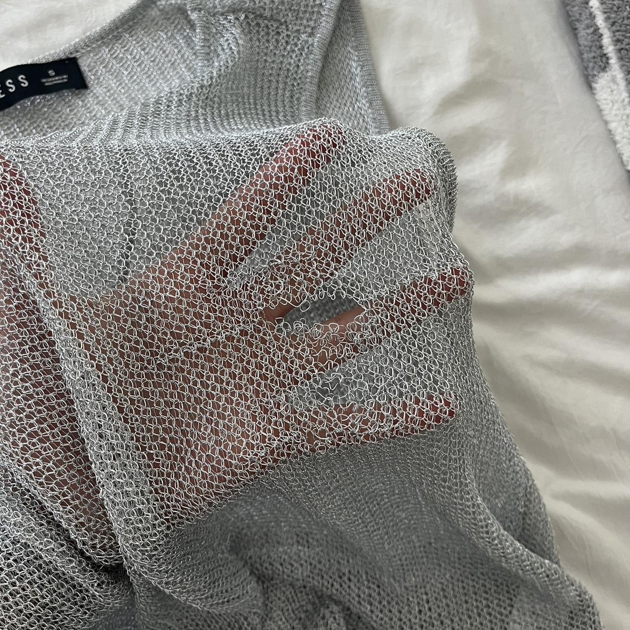 Lioness silver chain top with hole in it Size... - Depop