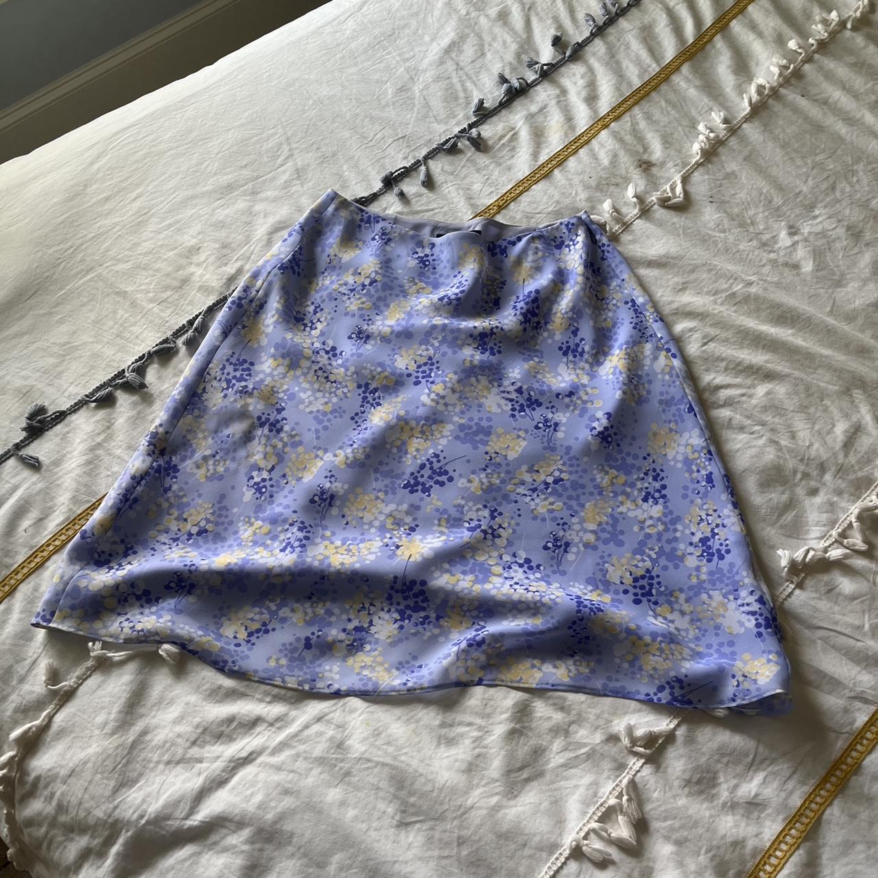 Ann Taylor Floral Skirt straight across is 13... - Depop