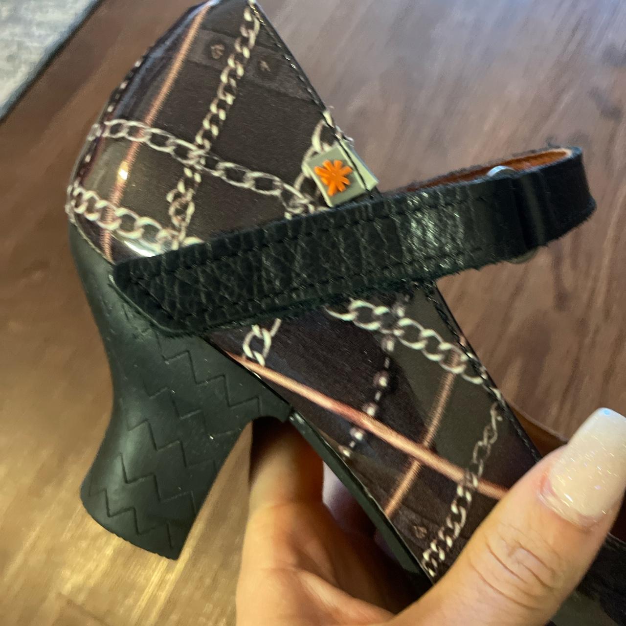 The cutest preppy heel 😝would go great with a skirt... - Depop