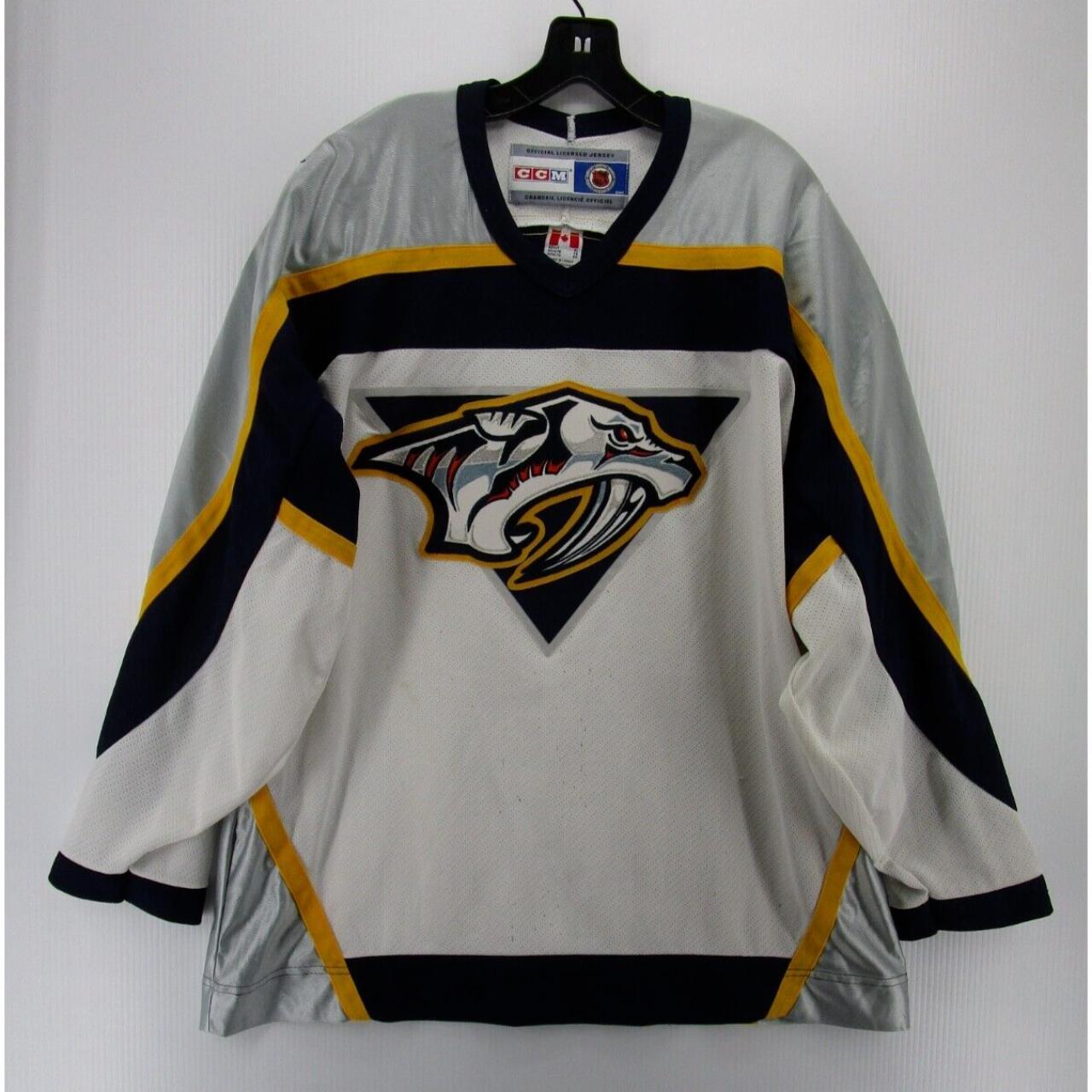 VINTAGE Nashville Predators Jersey Men XL White... - Depop