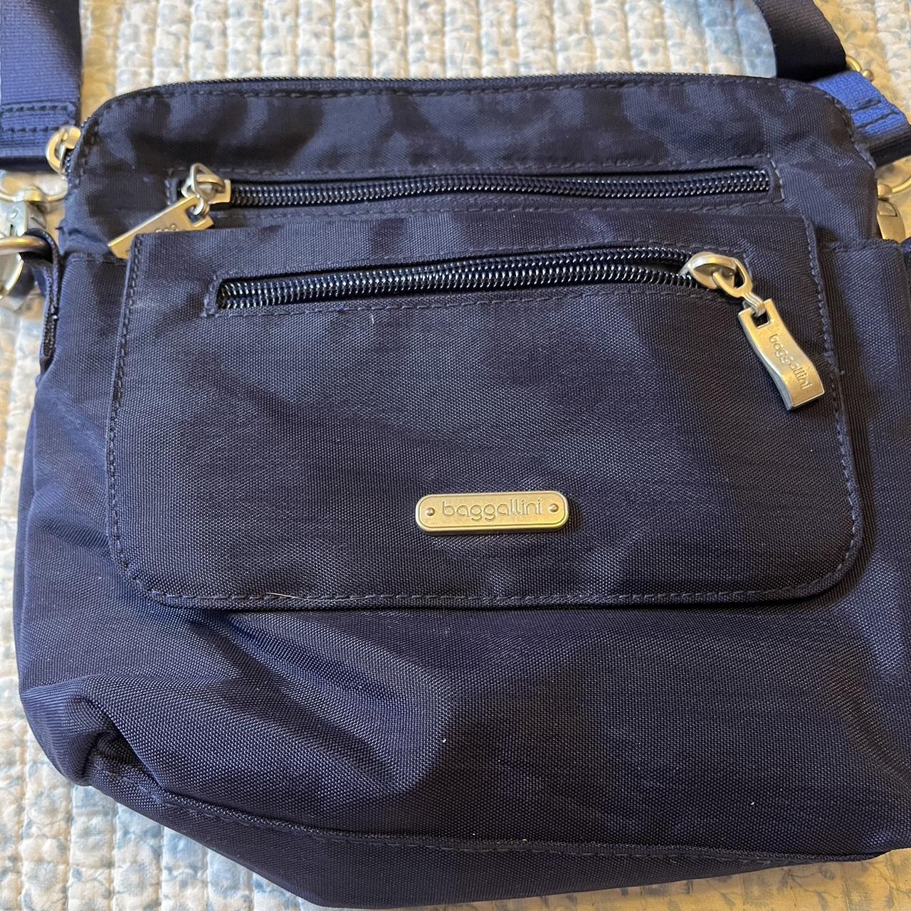 Baggallini Navy Crossbody - Depop