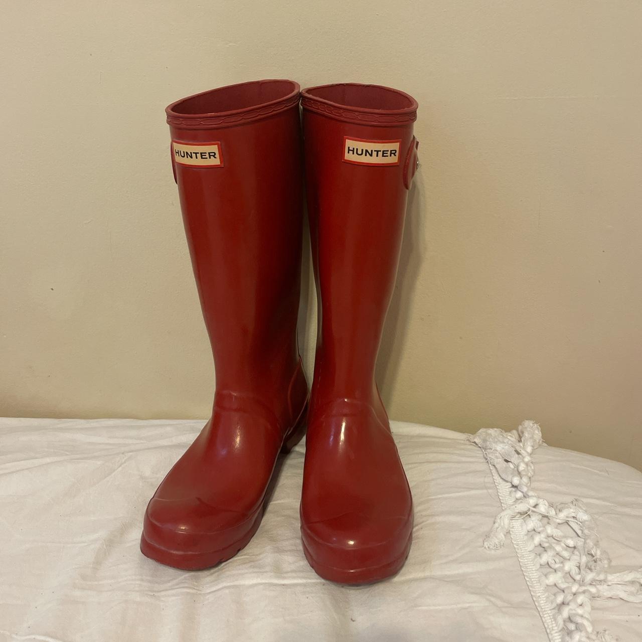 Hunter Women's Red Boots | Depop