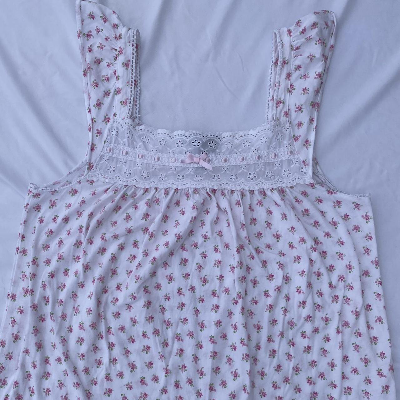 chaps floral nightgown, size L🐷 model measurements... - Depop