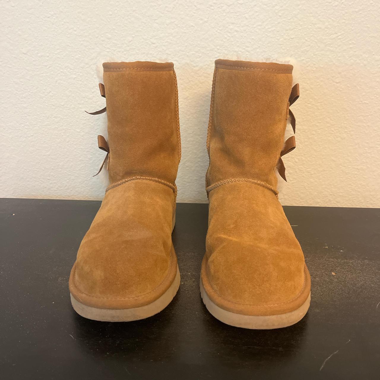 -Victoria short koolaburra Uggs in chestnut -size... - Depop