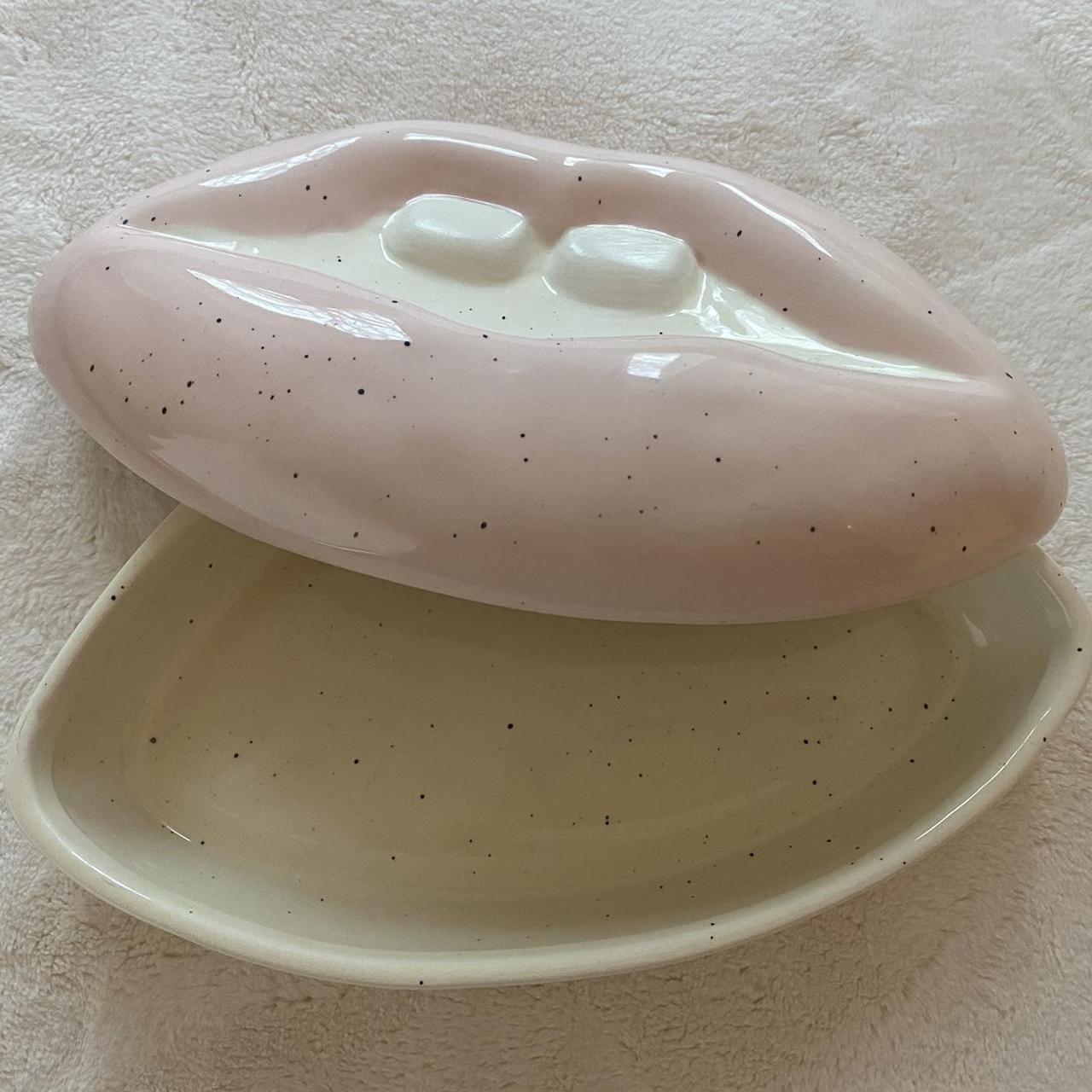 Ceramic lip container 9”x5” - Depop