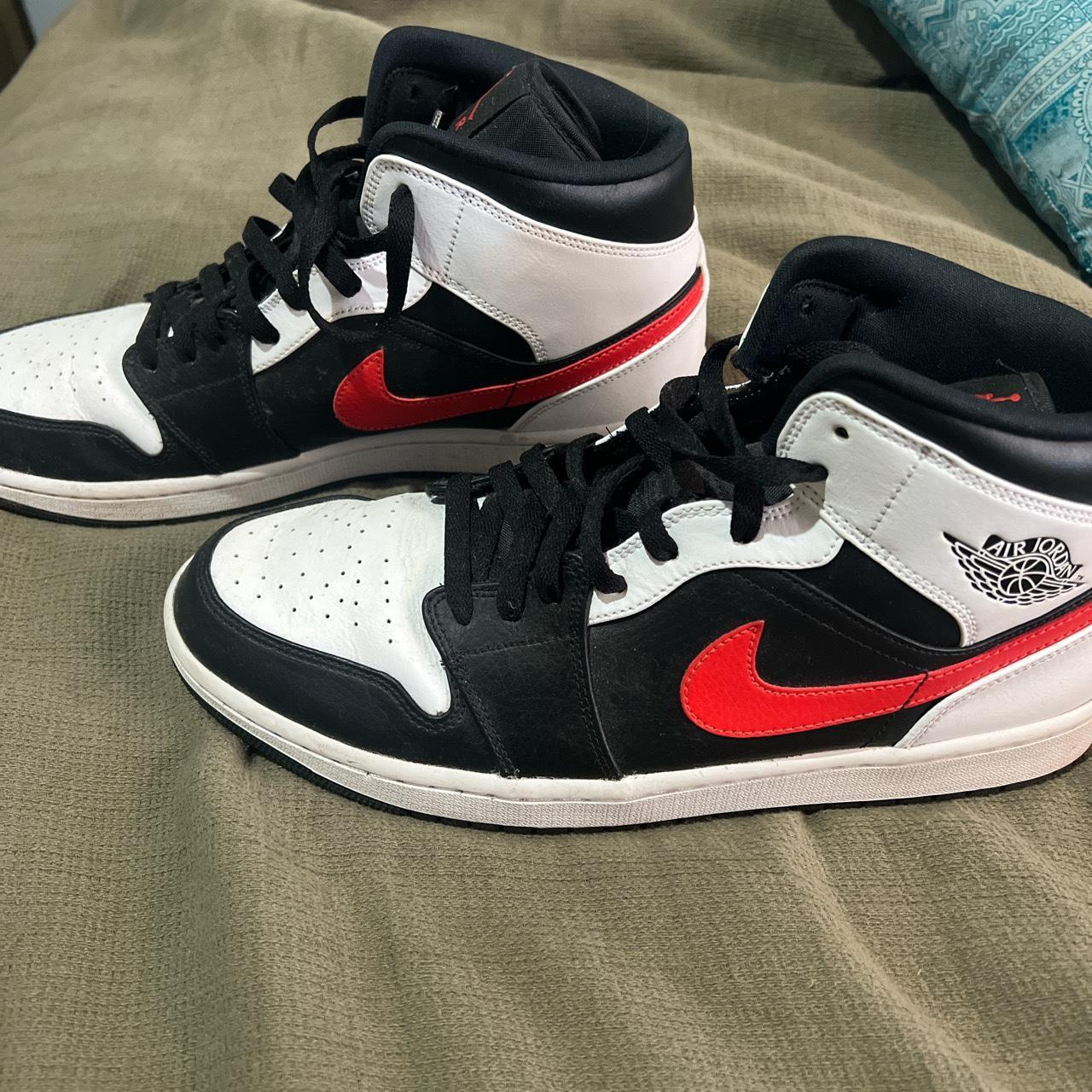 CHILE MID JORDANS - Depop
