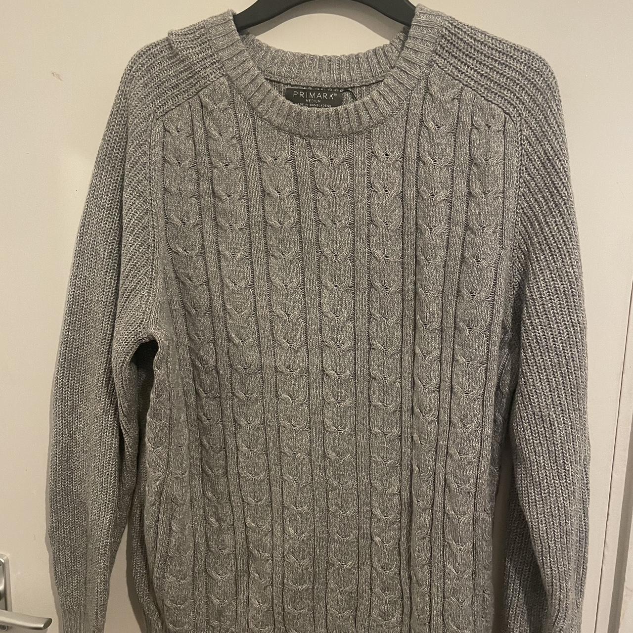 PRIMARK KNITTED GREY JUMPER SIZE MEDIUM BUT IT GIVES... - Depop