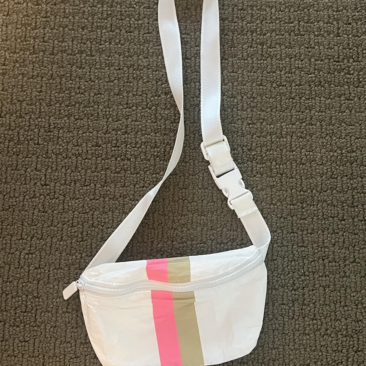 White phany pack - Depop