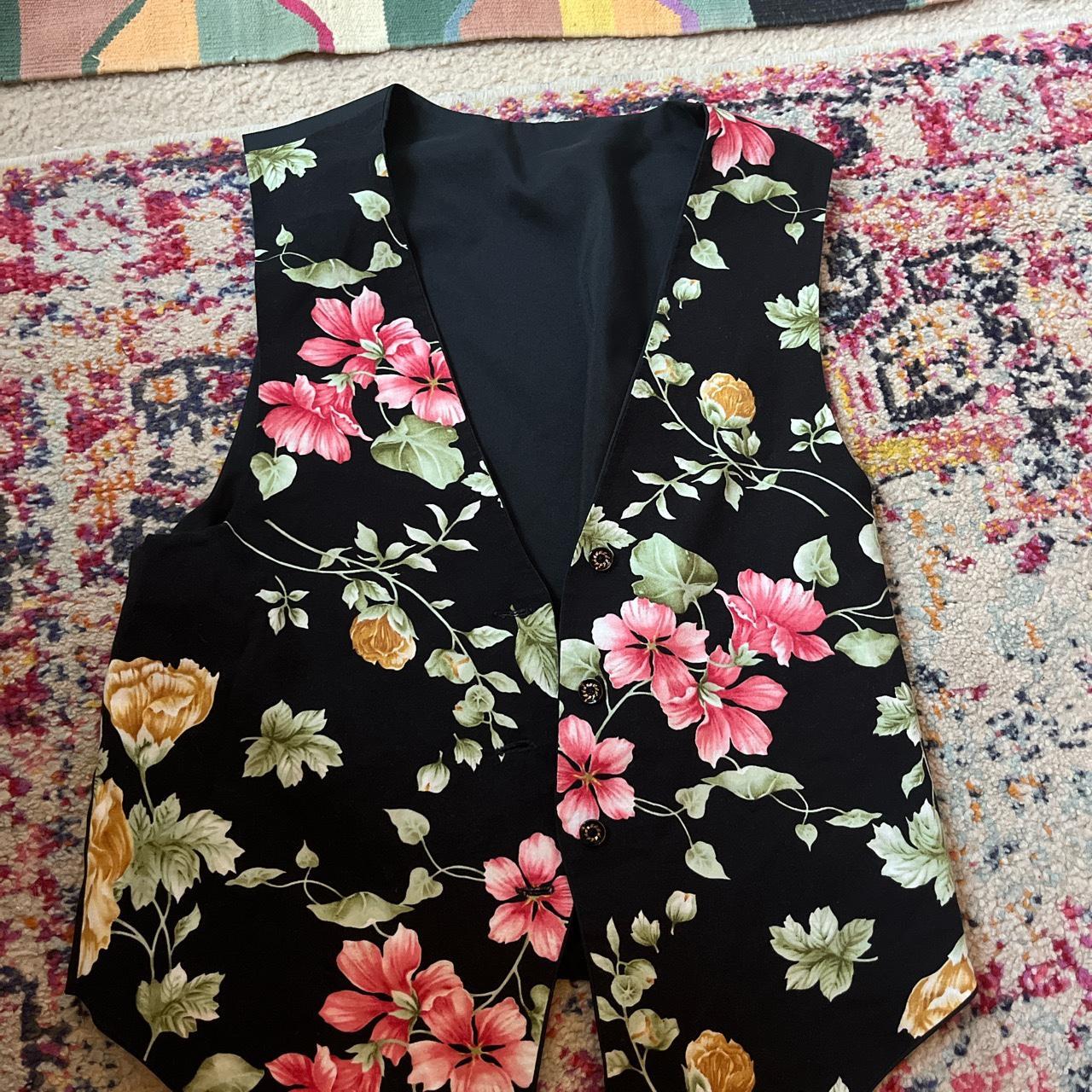 Mens flower vest! - Depop