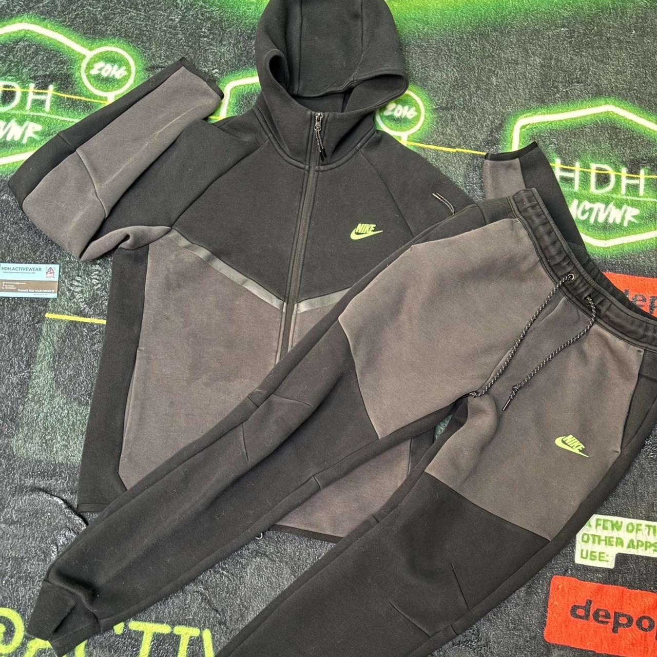 🥷Nike Sportswear Tech Fleece Full... | Depop