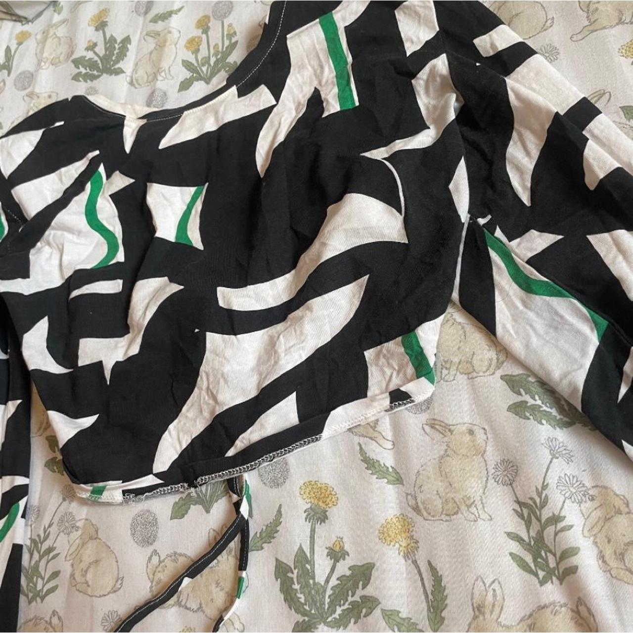 Monki Women's Black and Green Crop-top | Depop