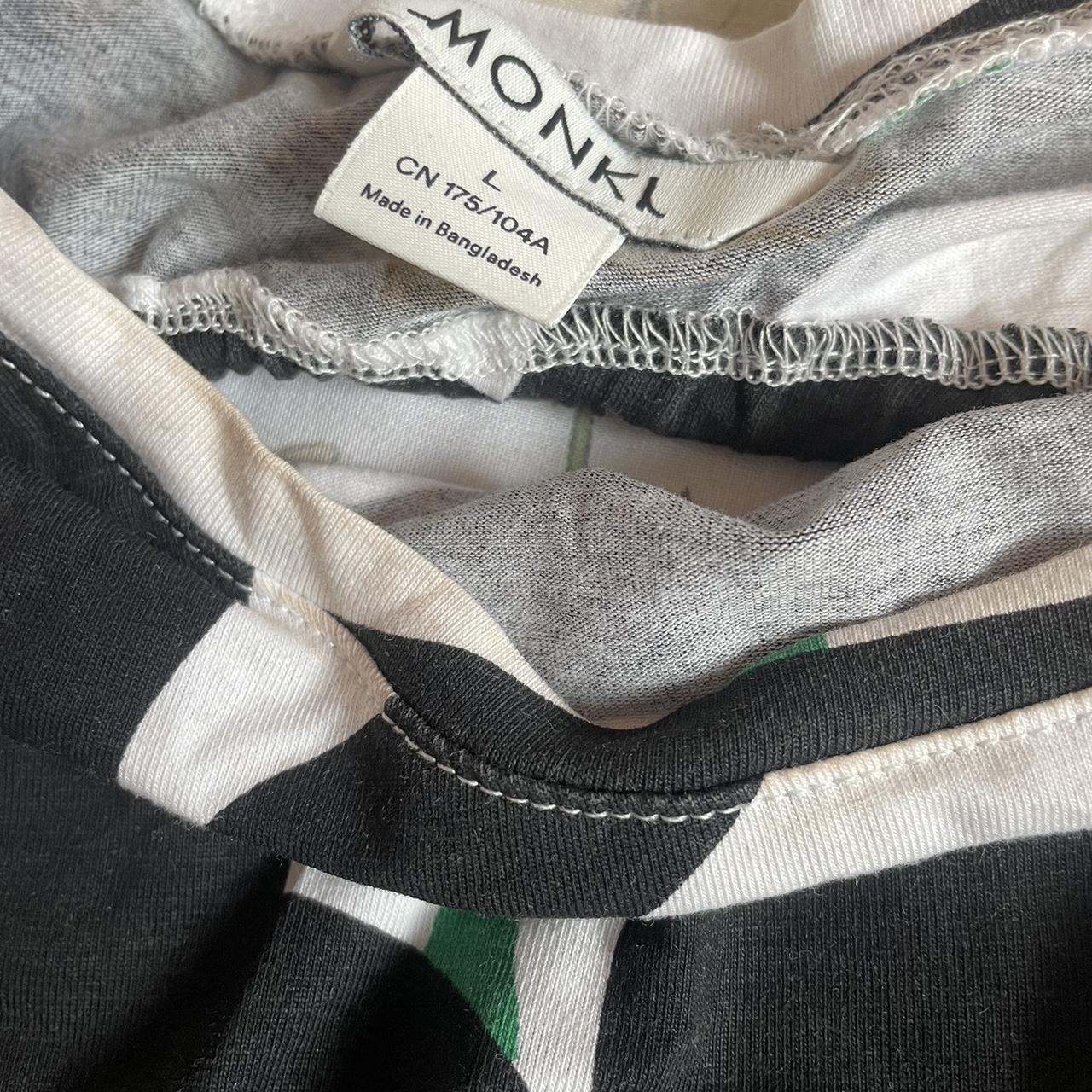 Monki Women's Black and Green Crop-top | Depop