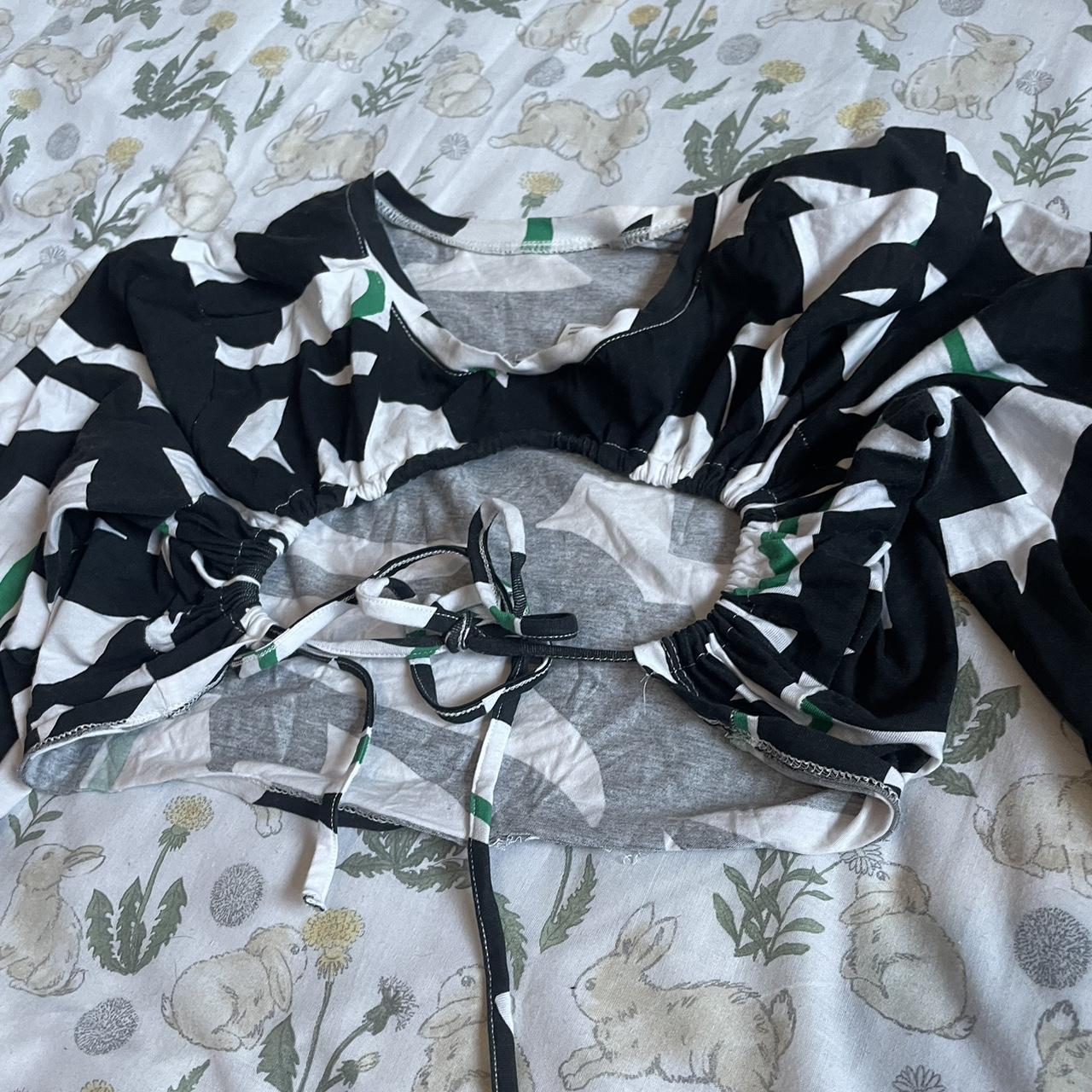 Monki Women's Black and Green Crop-top | Depop