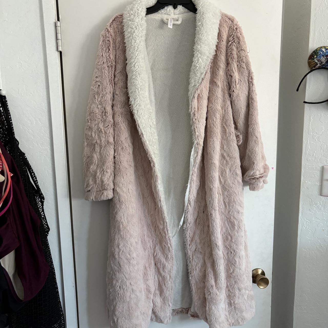 Soft pink fuzzy robe with white fur trim... | Depop