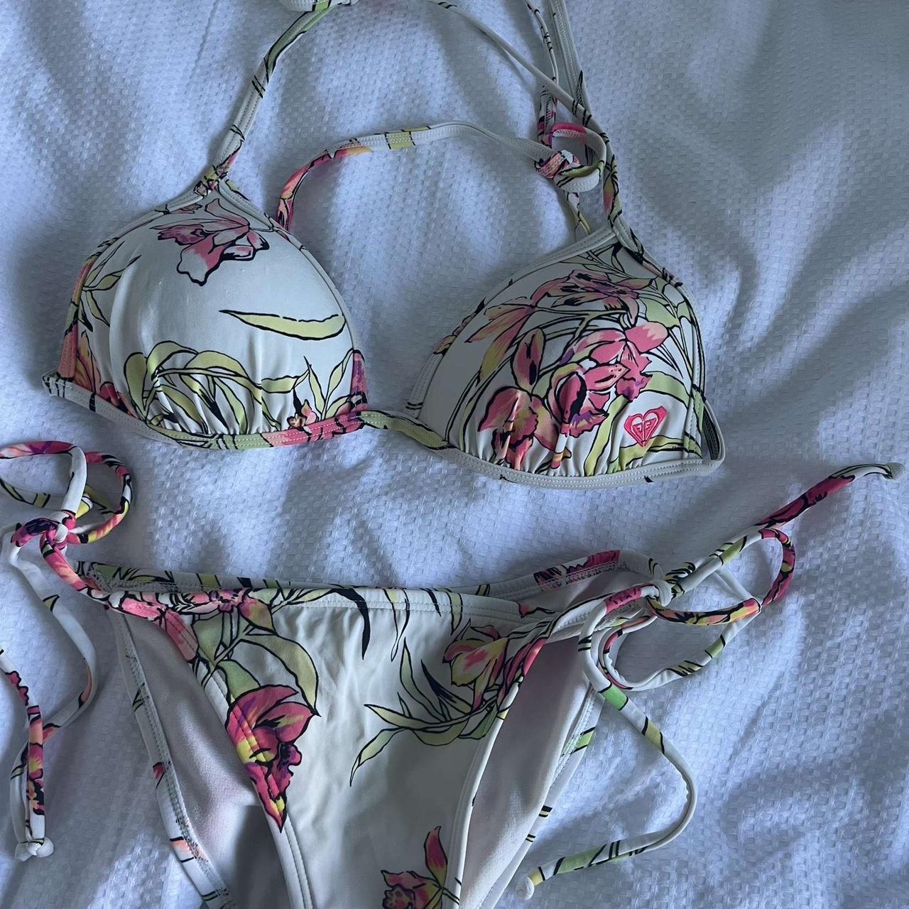 super cute flower patterned bikini - will fit around... - Depop