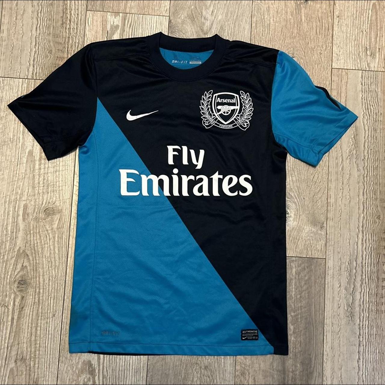 Arsenal 2011-12 away kit Size S Excellent... - Depop