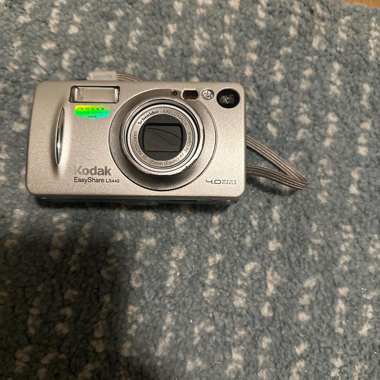 Kodak point and shoot camera. Comes with usb... - Depop