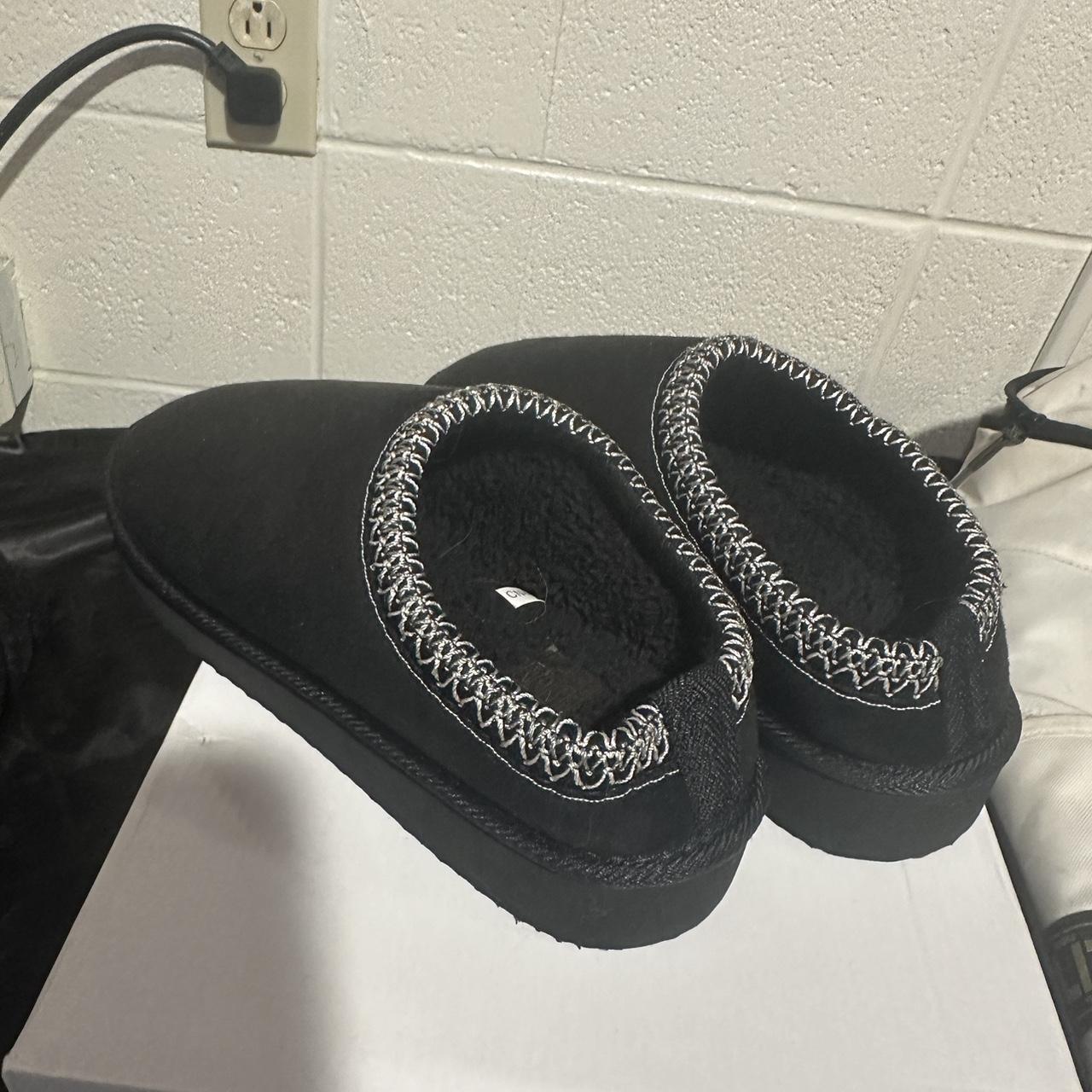 slippers fake uggs soo comfy size 9 woman size 41 - Depop