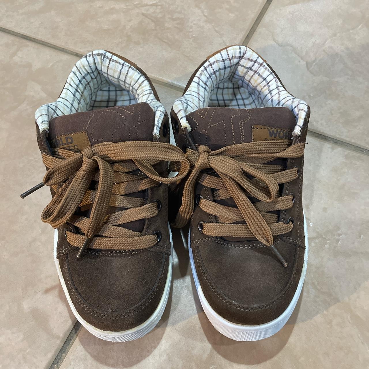 World Industries vintage skateboarding shoe- youth... - Depop