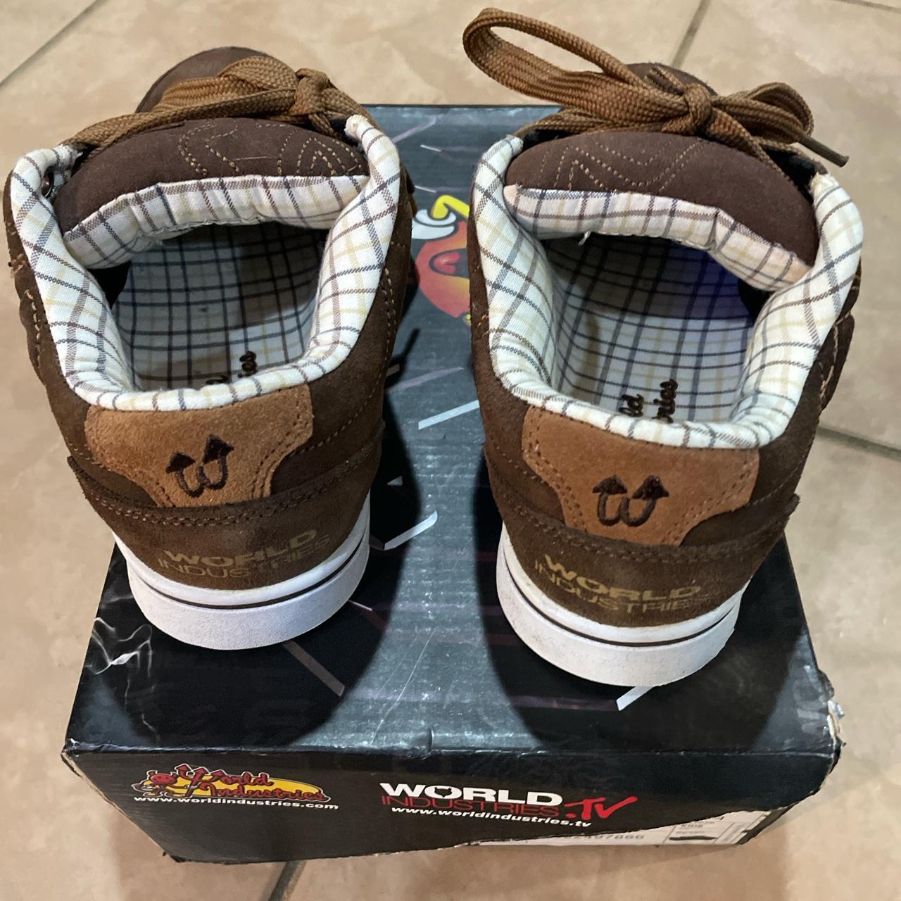 World Industries vintage skateboarding shoe- youth... - Depop