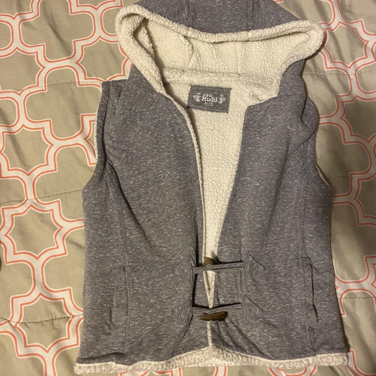Mudd Clothing Women's Grey and White Gilet | Depop