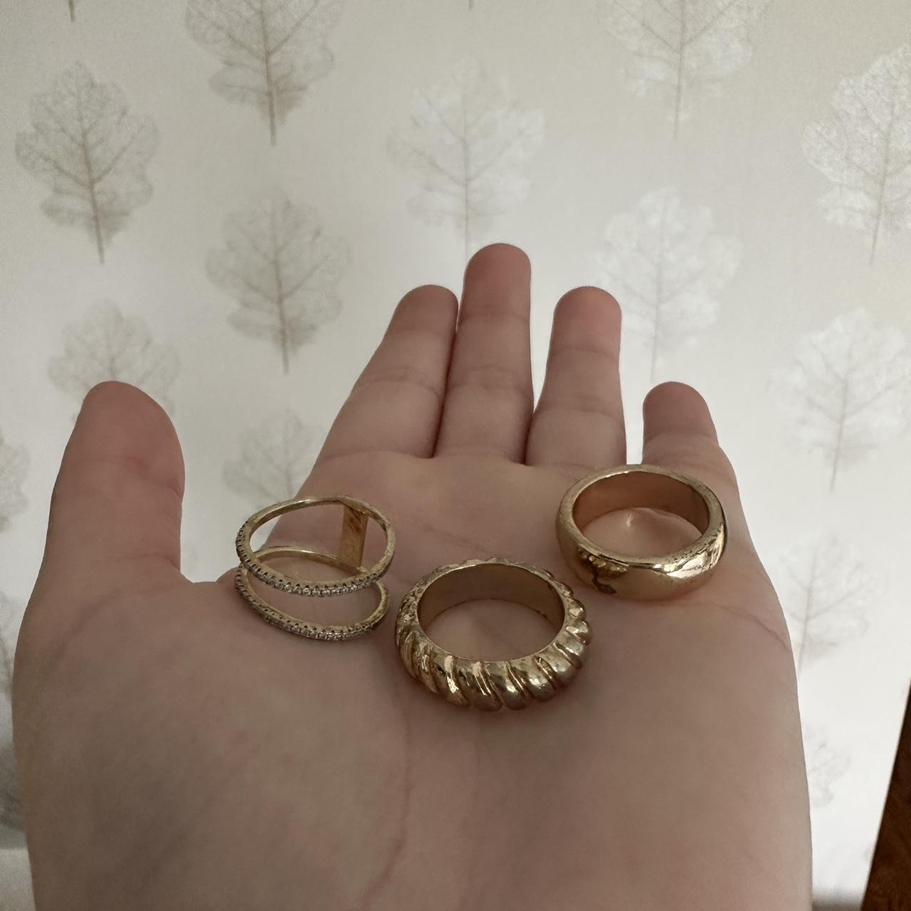 Pack of three rings - Depop