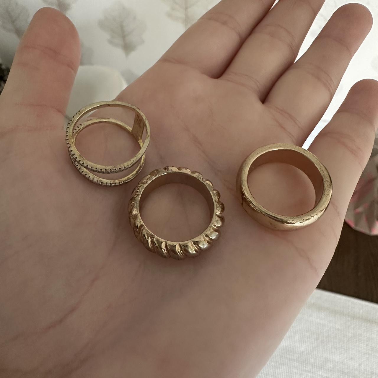 Pack of three rings - Depop