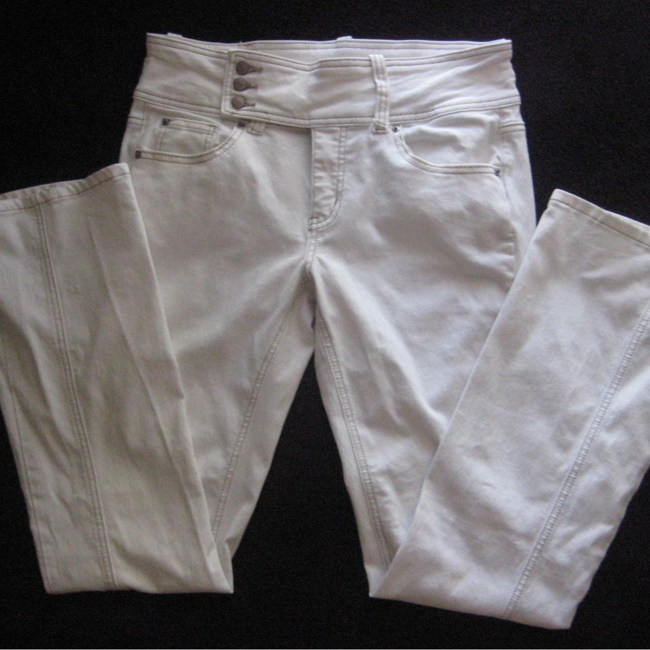 BDG low rise white jeans w stretch size 31 - Depop