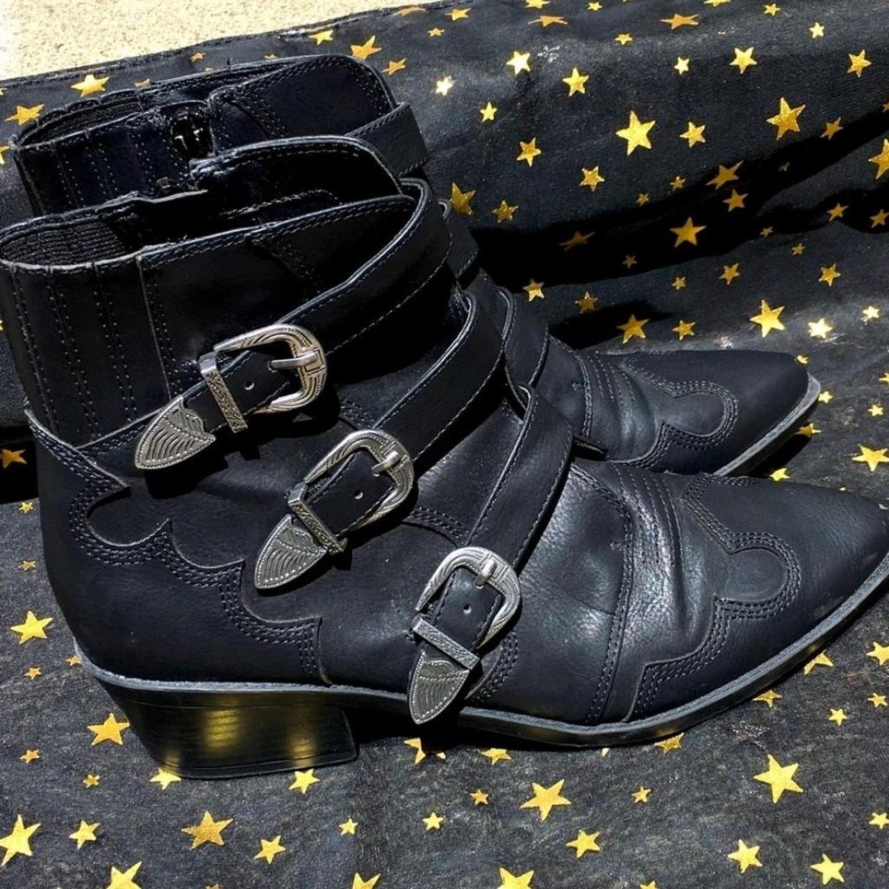 Indigo Moon Women's Black and Silver Boots | Depop
