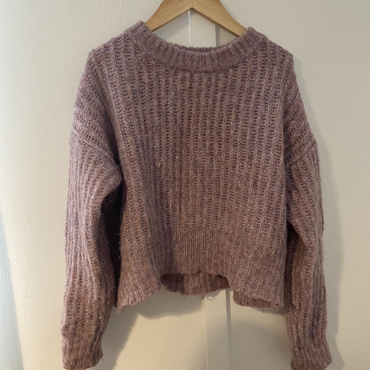 Cute fluffy pink cropped jumper, some pilling of fabric - Depop