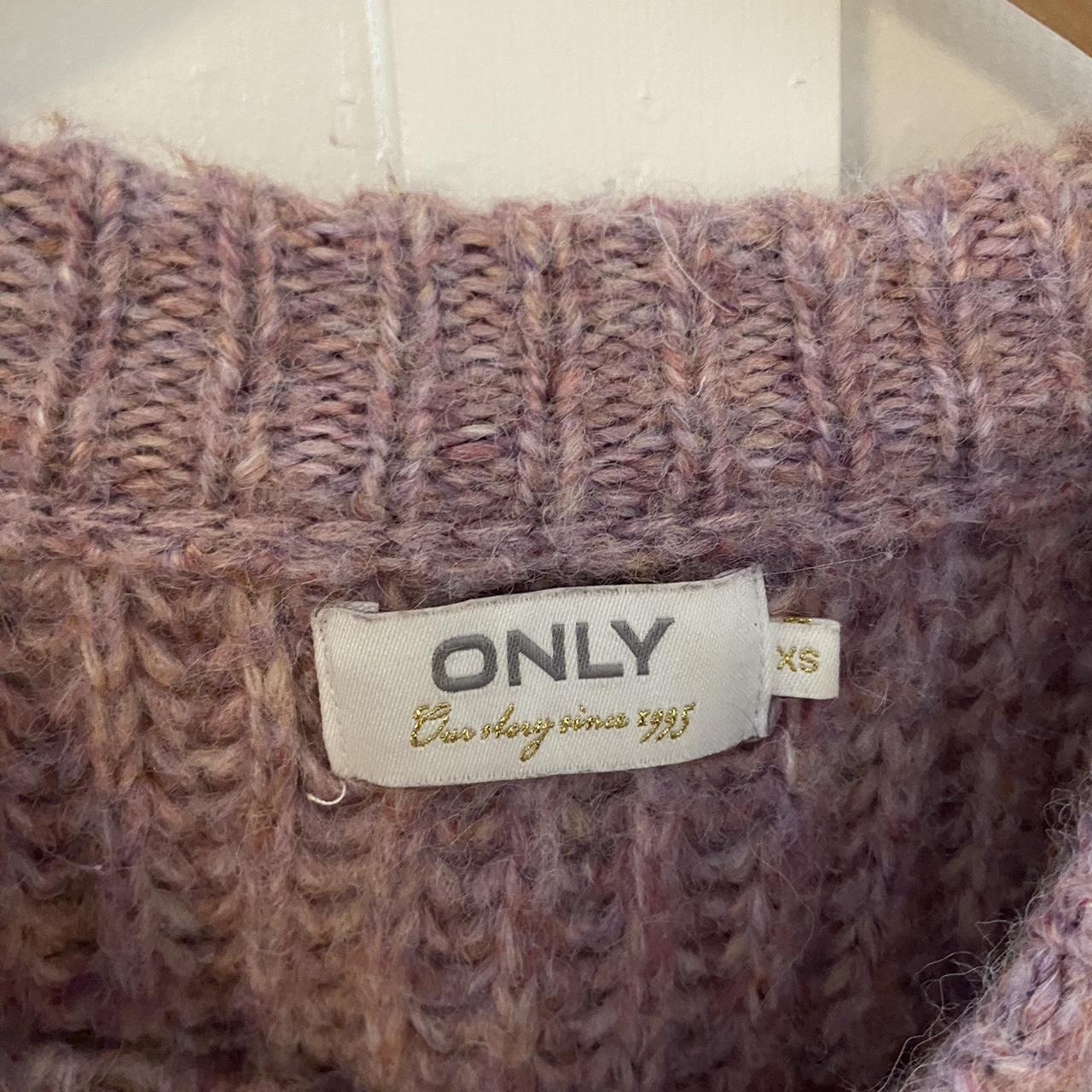 Cute fluffy pink cropped jumper, some pilling of fabric - Depop