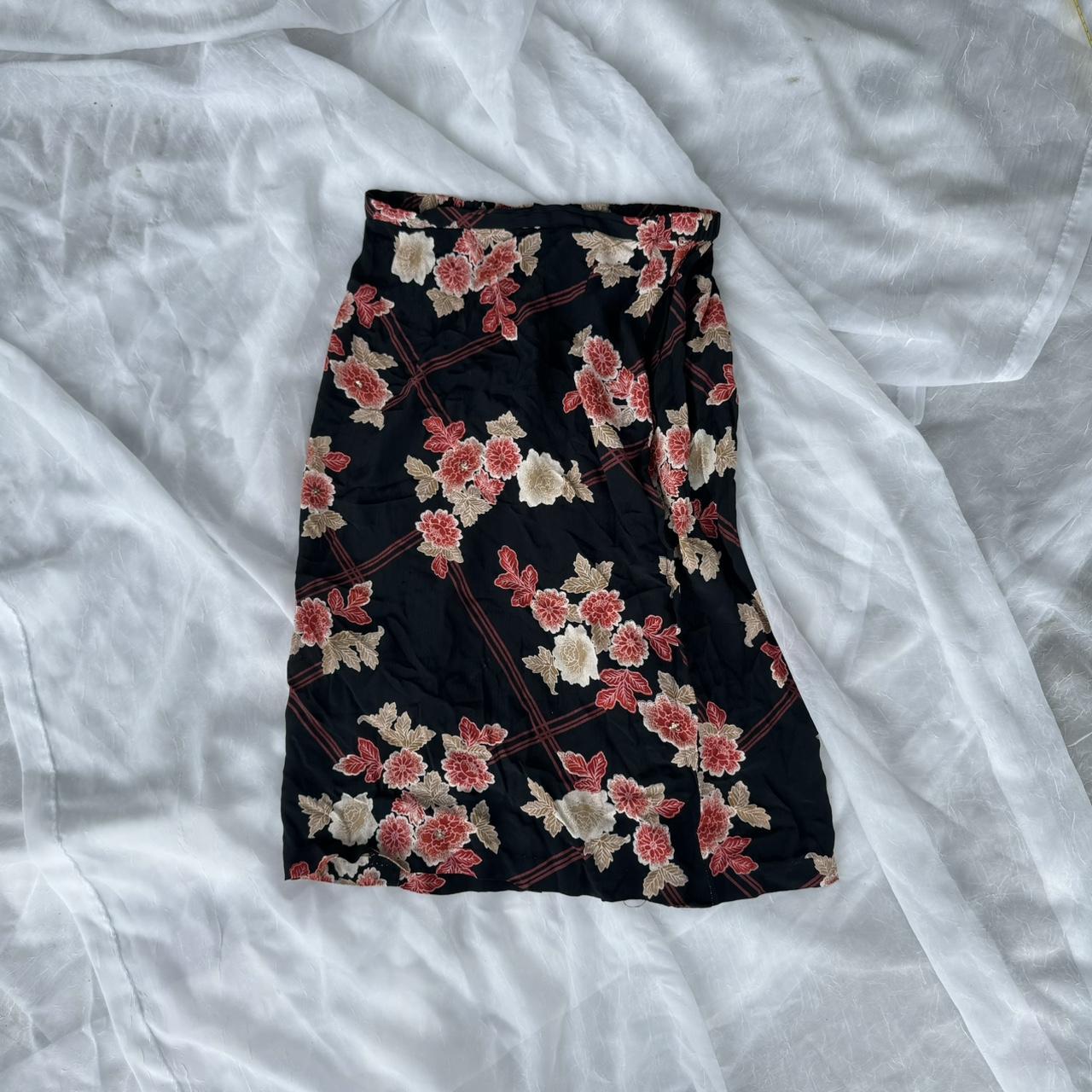 Simple flowery skirt hehe…super cute - Depop