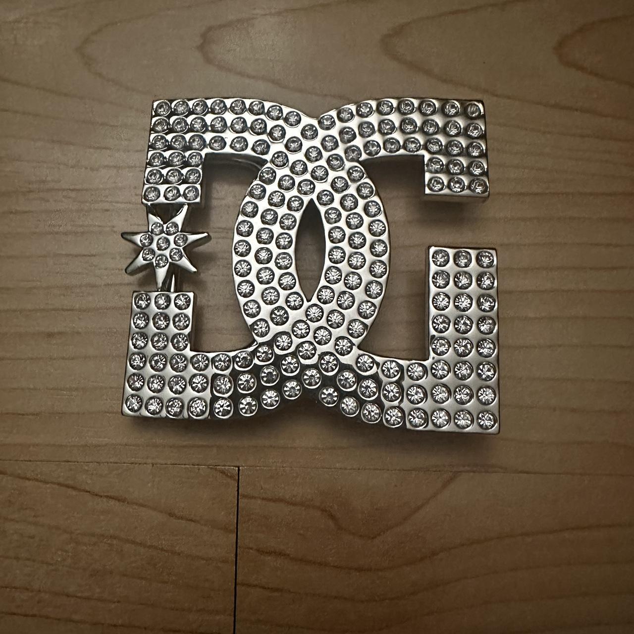 dc shoes rhinestone belt buckle so so shiny in... - Depop