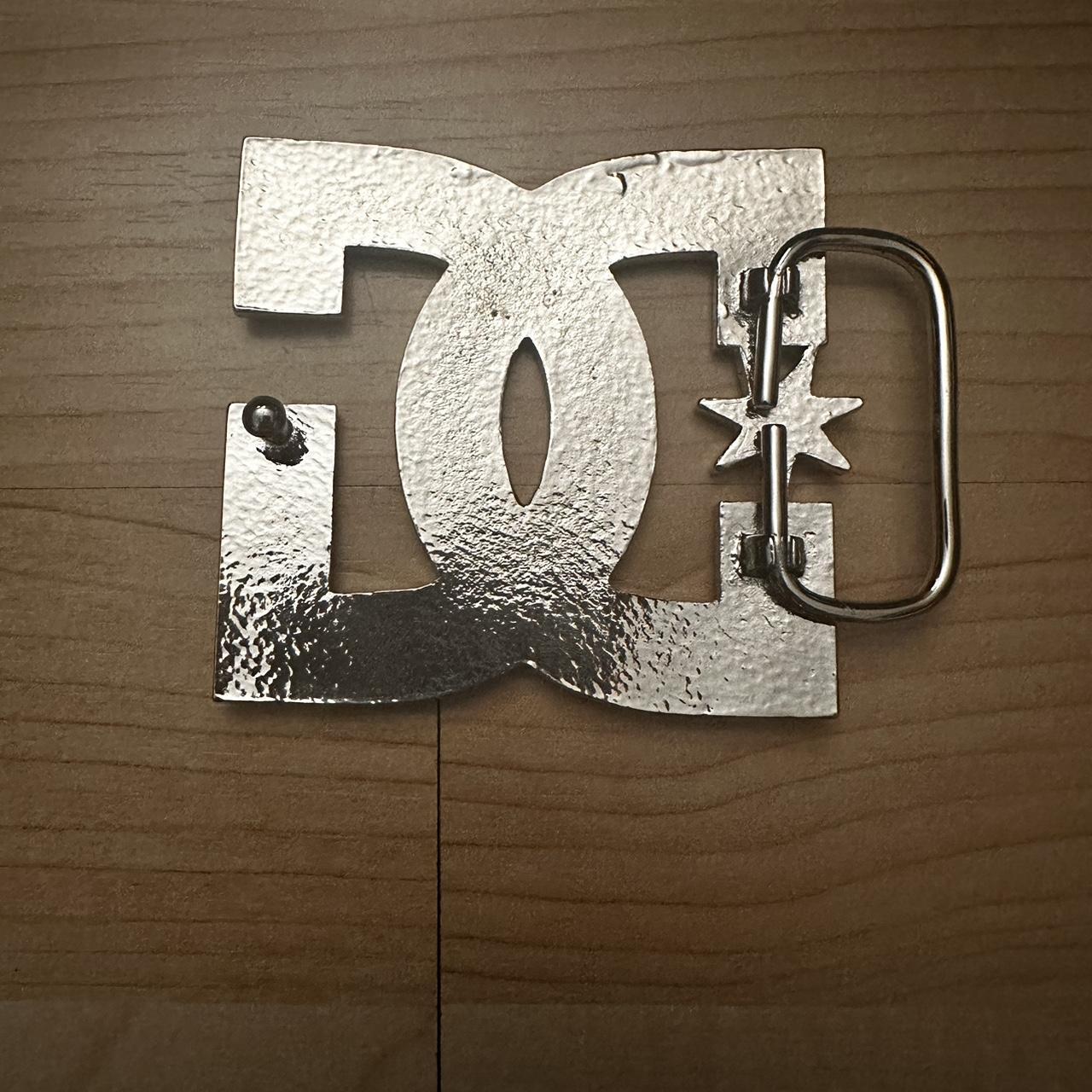 dc shoes rhinestone belt buckle so so shiny in... - Depop