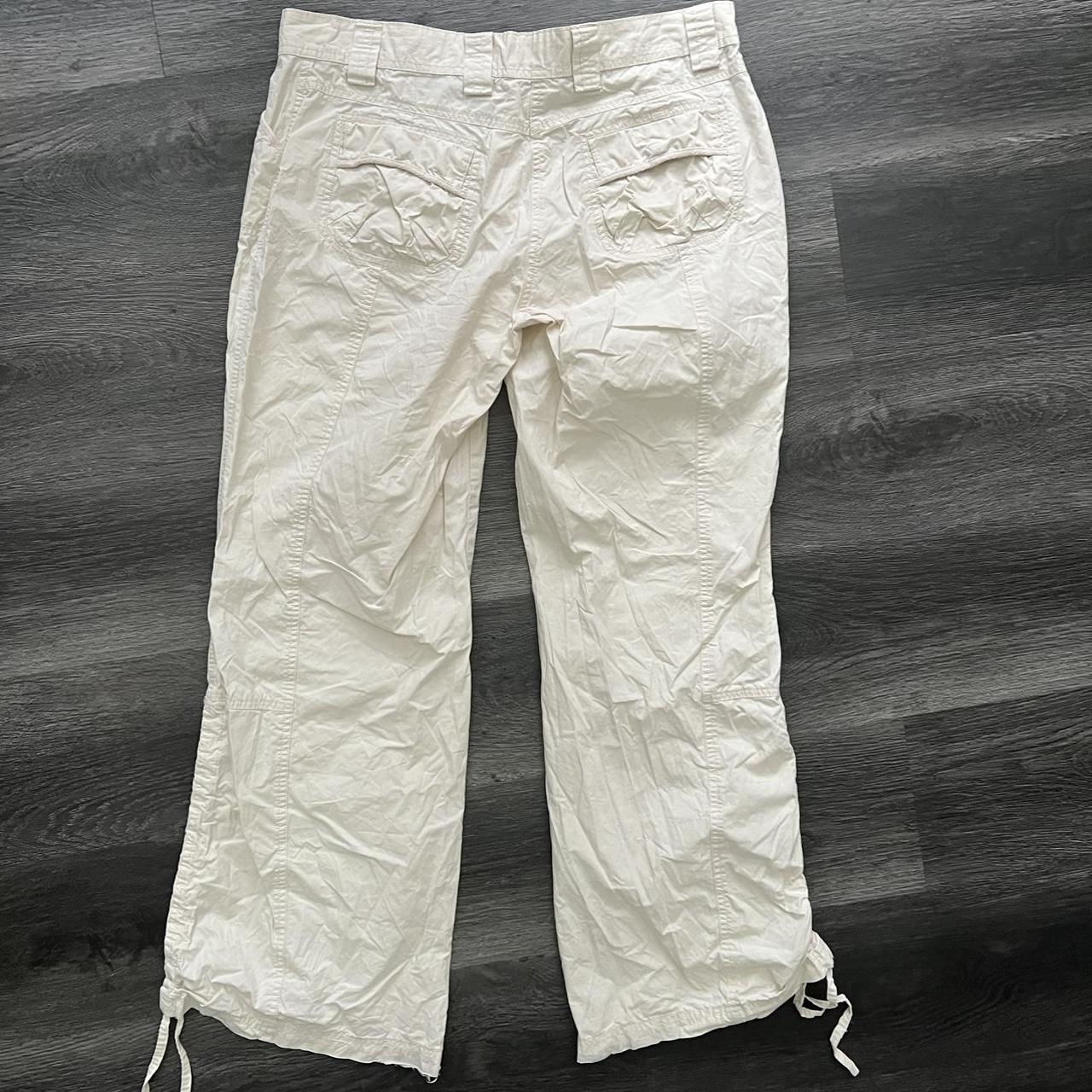 Size 32X32 parachute creme pants - Depop
