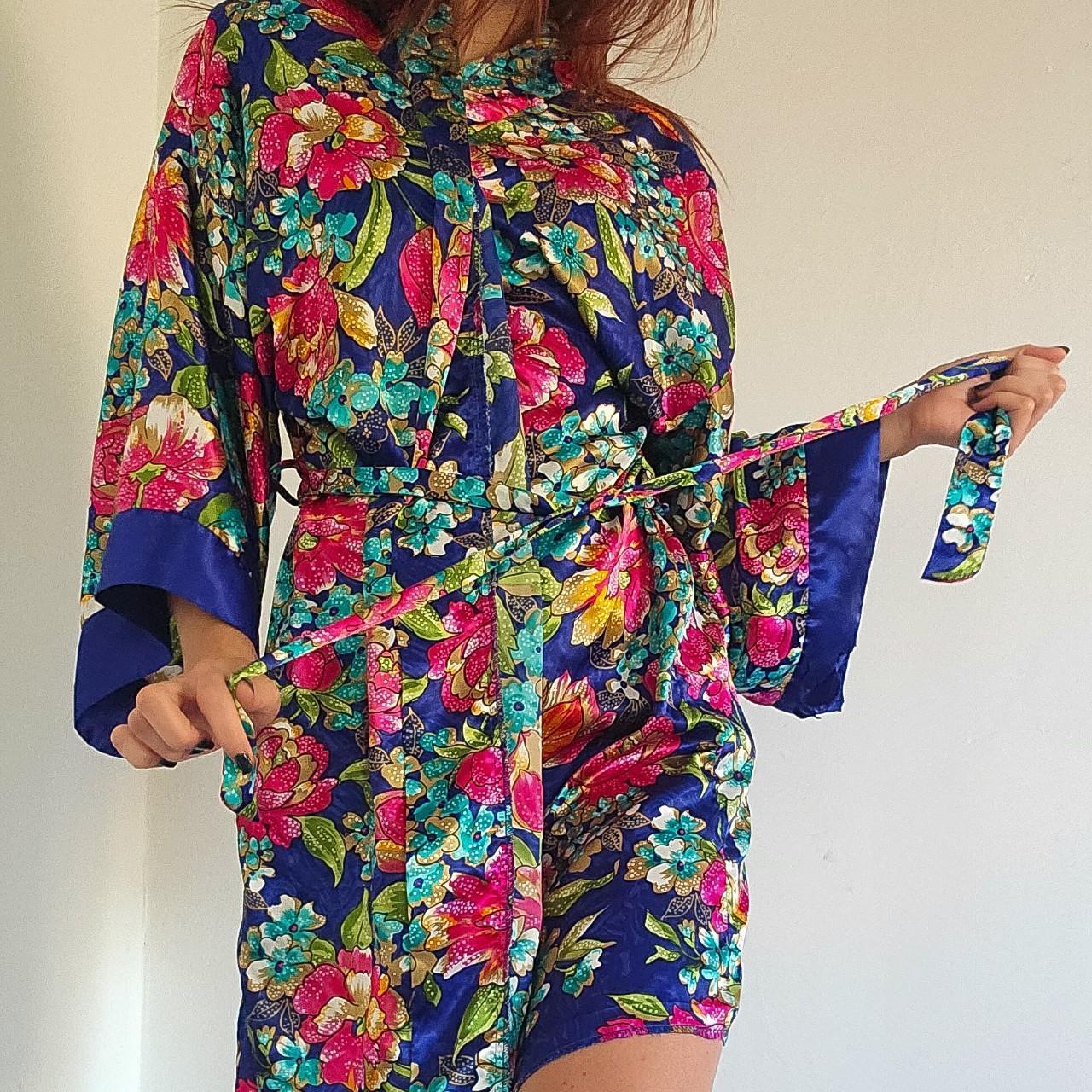 California Dynasty vintage 80s robe-- gorgeous... - Depop