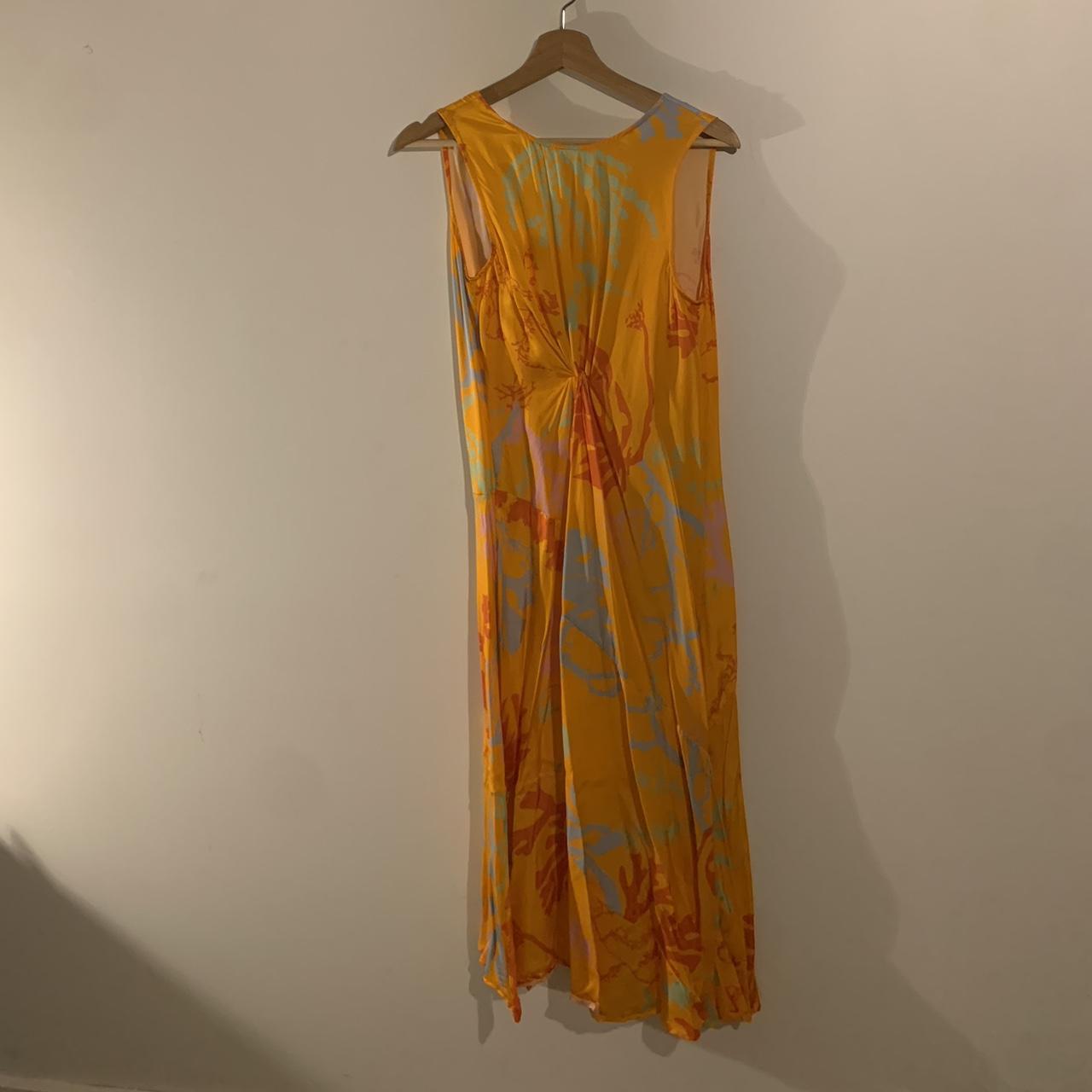 Búl Size 8 Beautiful dress with a knot on the... - Depop