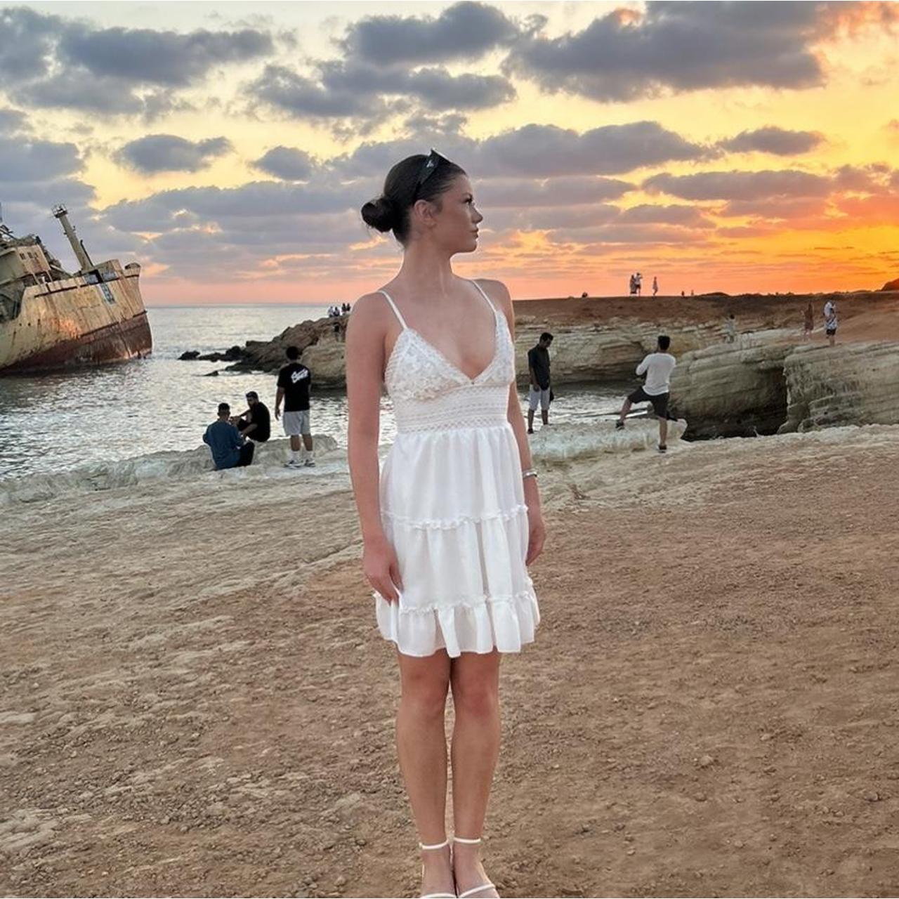 White summer dress worn a few times, size 6/8 - Depop