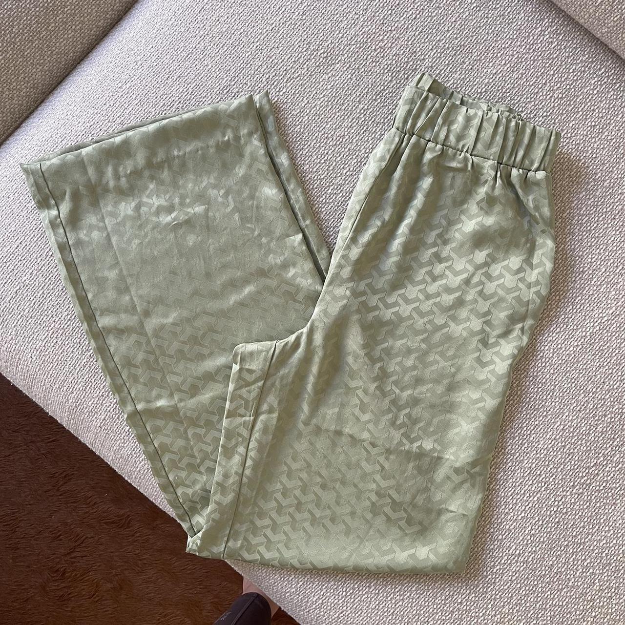 4th & Reckless Silk Flowy Pants 🥑🌱 - soft slippery... - Depop